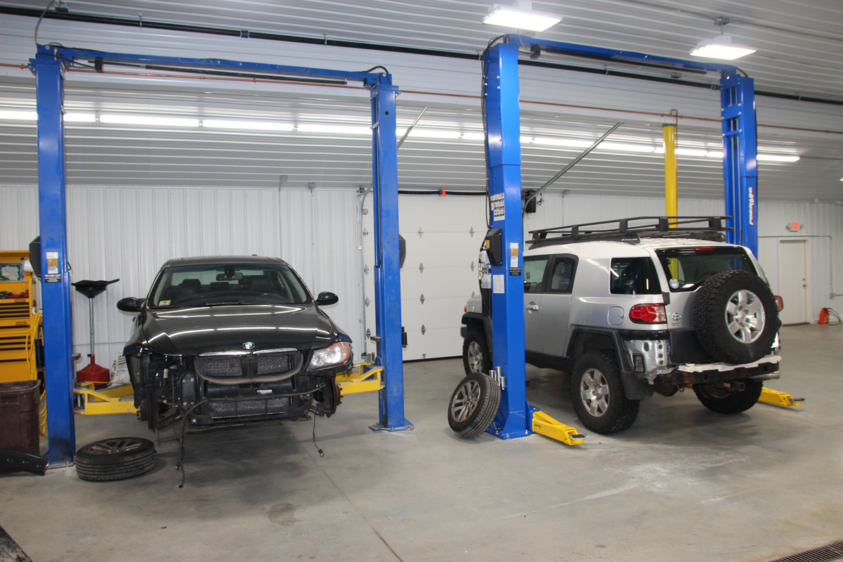 Robert's Auto Body and Sales